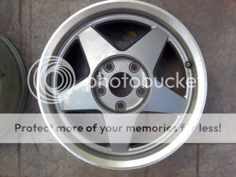 16x7 CSA Momo Star copies + Genuine momo star center cap | Just Commodores